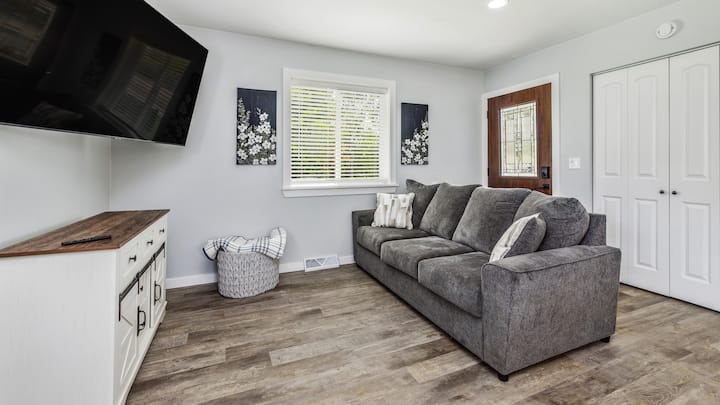 Lincoln Luxury
3 Bed | 1.5 Bath - Escanaba, MI
