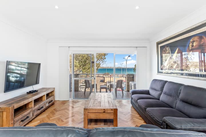 3 Bedroom Ocean View Apartment - Perth