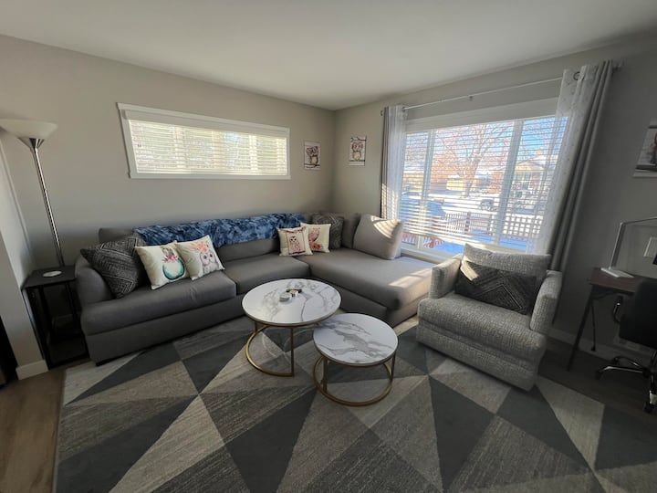 Modern 2br Ranch W/ Full Kitchen & In-unit Laundry - Denver, CO