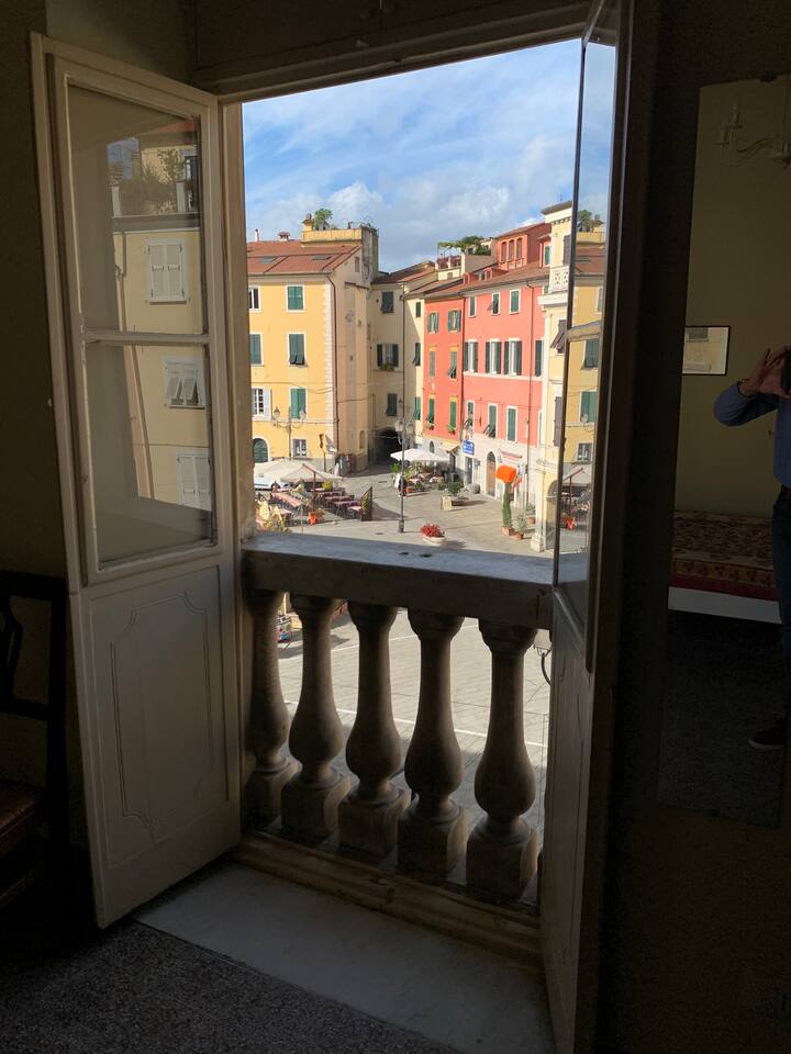 Matteotti Home 4 - Camera Con Vista Sulla Piazza - Sarzana