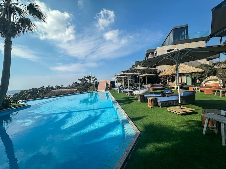 #Loft-style House #Infinity Pool #Free Breakfast #Netflix #Bathtub #Terrace Barbecue #Seogwipo Center - Jeju-do