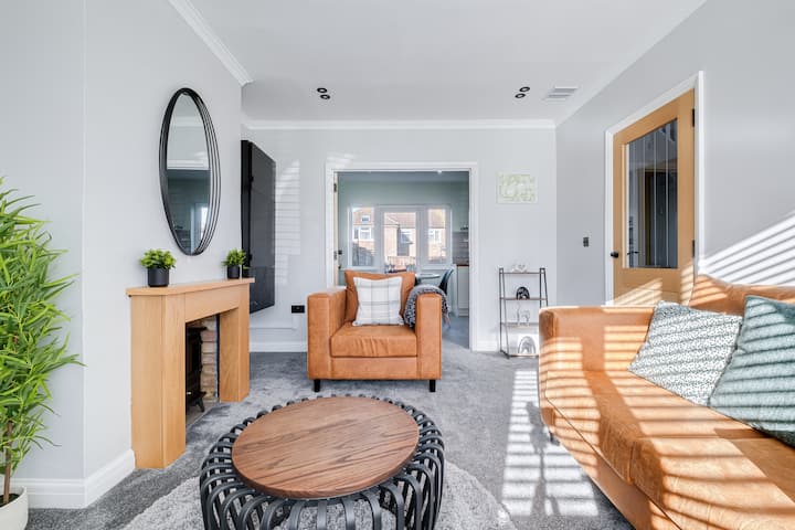 Stylishly Decorated 3-bed House - Bedfordshire