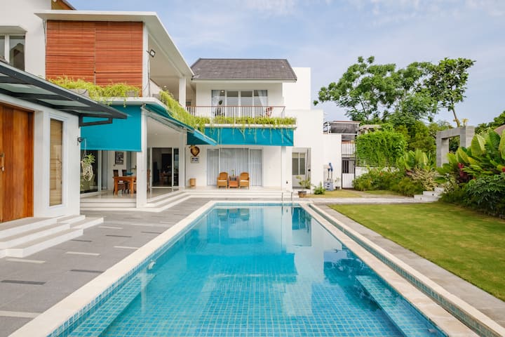 Family 5-beds Villa With Private Pool And Garden - Bali