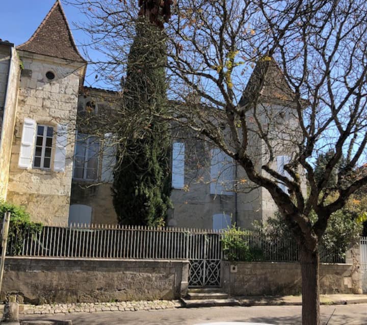 Appartement Rdc Et Cour Privée. - Nérac