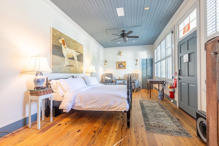 Sporty Private King Suite - Hansell 2 - Thomasville, GA