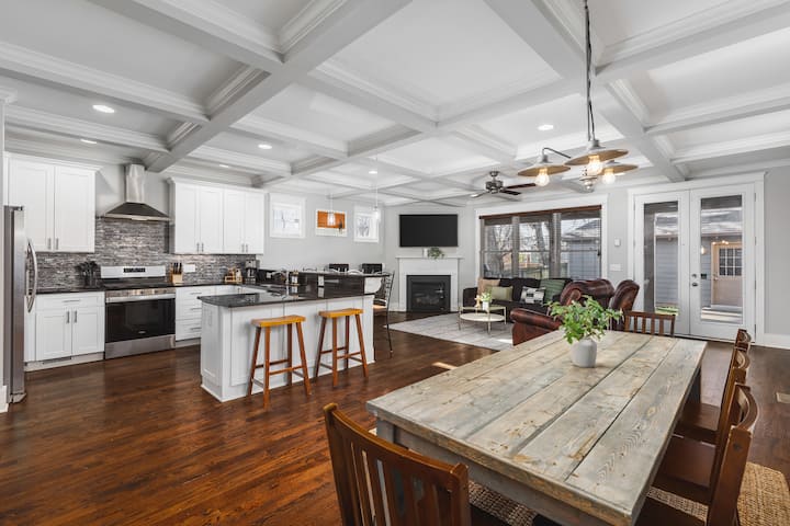 Walk To Broadway & Germantown Large House W/ Patio - Nashville, TN