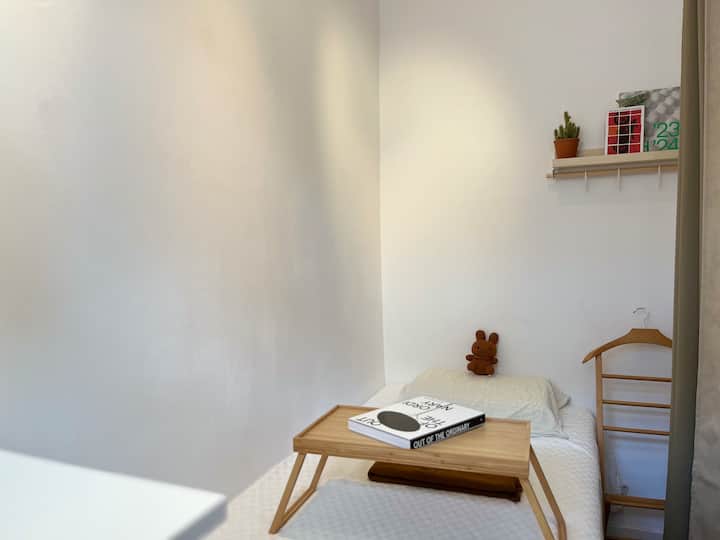 Cozy Tiny Room: Bunnies & Garden - Rotterdam