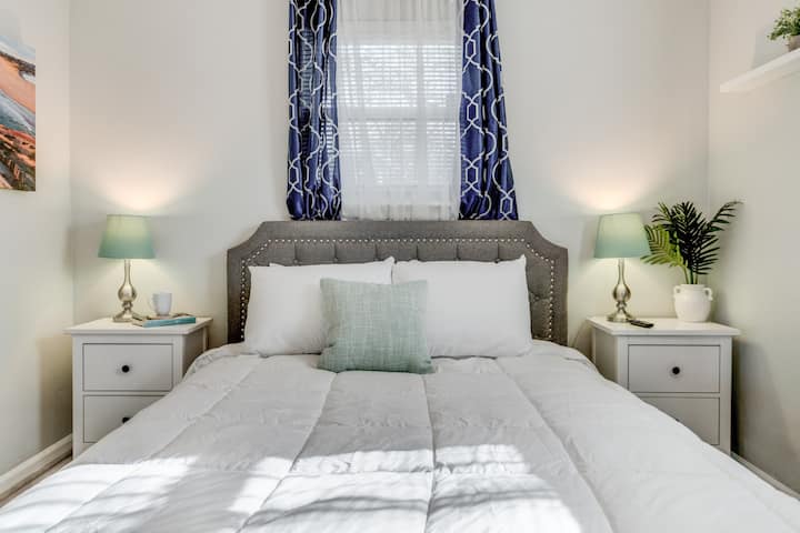 Tranquil 2 Br Escape ~ Mins From Beach - Virginia Beach