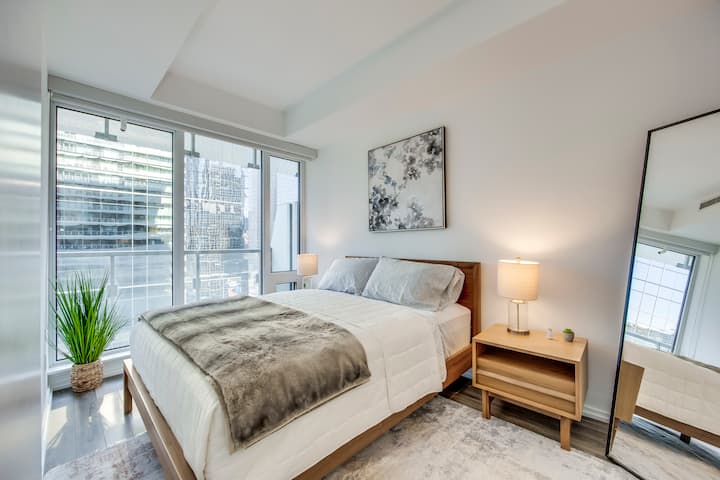 Massey's Magnificent Condo - Toronto