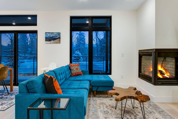 Riverside Retreat | Private Hot Tub + Ski Access - Silverthorne, CO