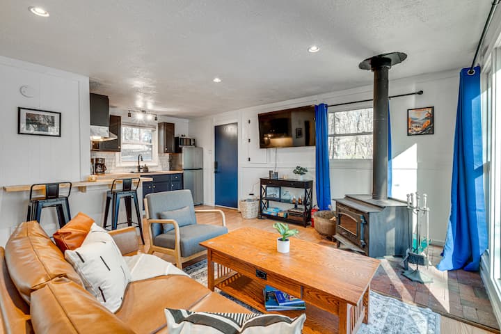 Eagles Nest Cabin: Hot Tub, Firepit & Forest View - Shenandoah, VA