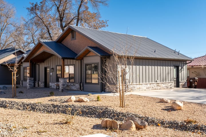 Brand New 3/2 W/ Ev Charger! Casa Gemela B - Kanab, UT