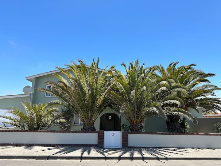Charlie's Guesthouse - Standard Family Suite - Swakopmund
