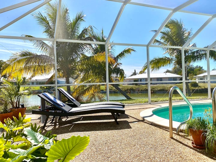 Modern King-bed Pool Suite - Venice, FL