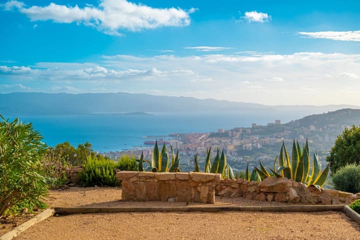Casa Antonietta Alata : Vue Imprenable Sur La Mer - Ajaccio