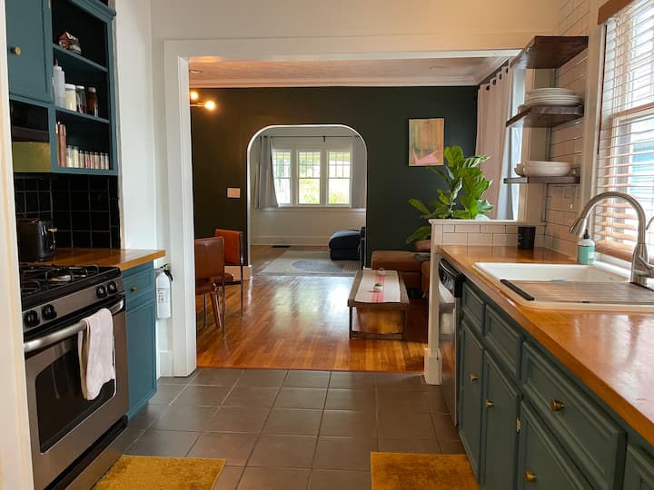 Charming Bungalow Near Downtown - Grand Rapids, MI