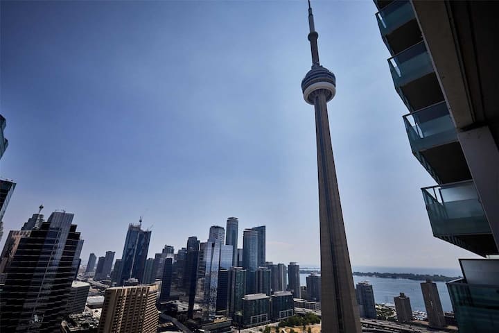 Modern Cn Tower Condo With Hot Tub & Free Parking! - Mississauga
