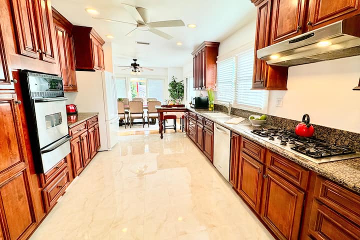 Family Retreat/rv Parking/pickleball Oc Red House - Orange County, CA
