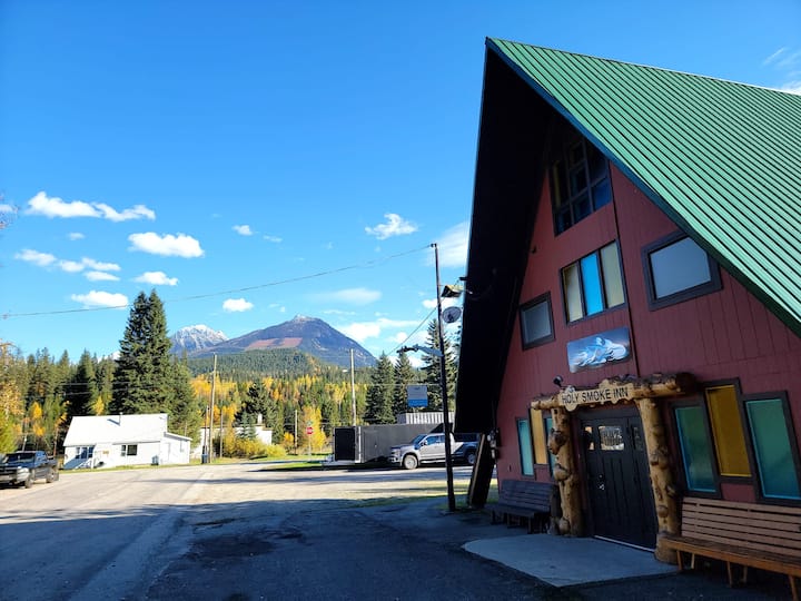 Holy Smoke Inn - Blue River
