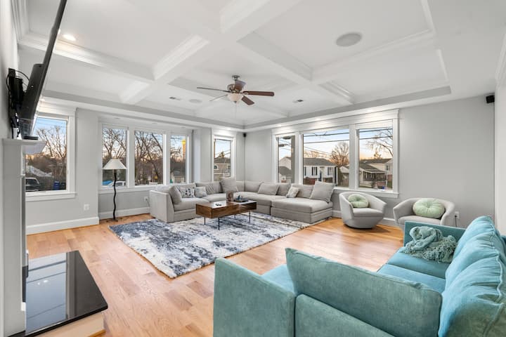 Movie Theater Vibrant & Spacious 3-story 3 Min Dc - Arlington, VA