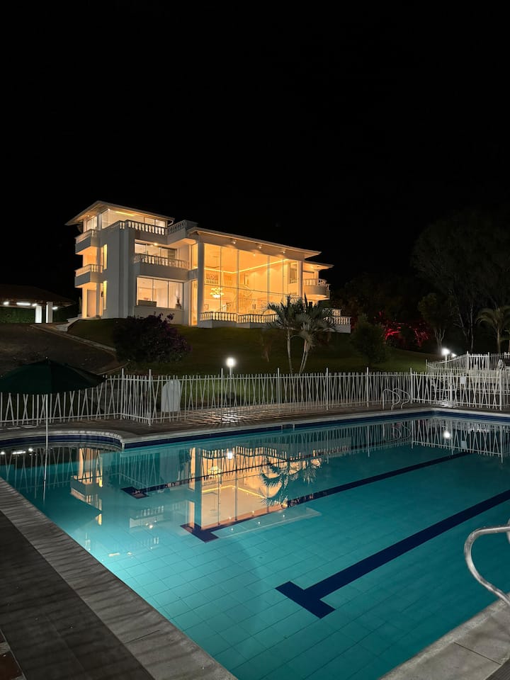 Lujosa Finca Casa De Campo En Cerritos Pereira - Pereira, Colombia