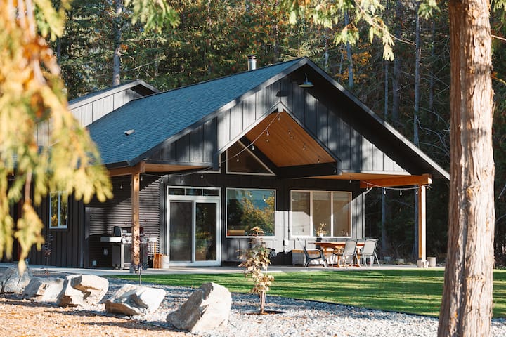 Black Cedar Escape- A Retreat Among The Trees - Armstrong