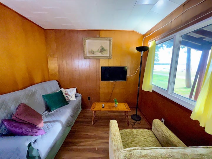 Ambleside: 2-bedroom Cottage #8 - Fenelon Falls