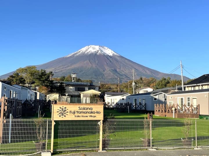 Conveniently Located Lakeside Cottage With Views - Mont Fuji