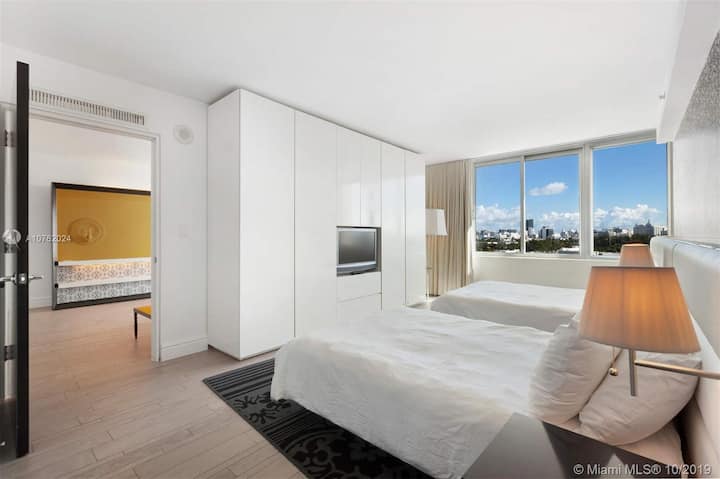 M 517 Two Bed Balcony @ 1100 West Condo - Miami Beach