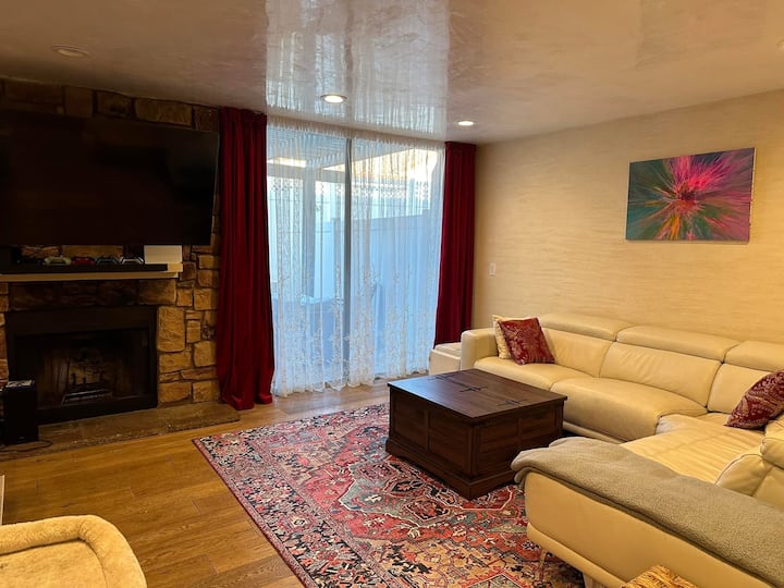 Cozy Private Room In Townhome 1 - Santa Clarita, CA
