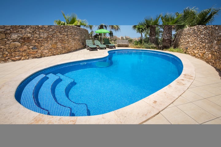 The Palms Farmhouse With Private Pool & Views - Malta