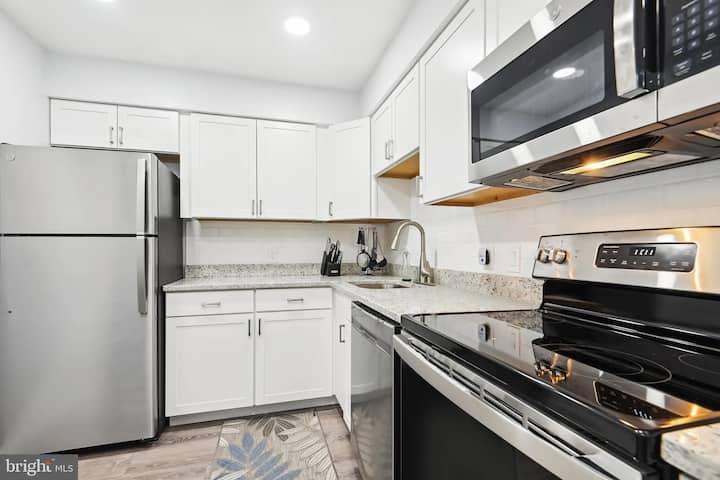 1bdrm + Den 2nd Floor Condo - Montgomery County, MD