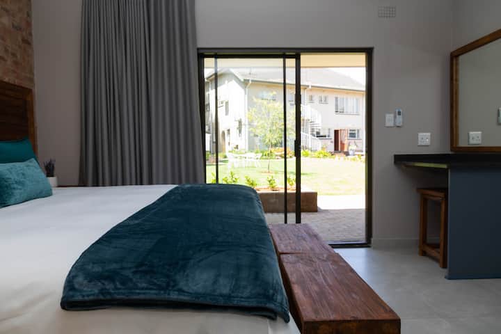 Opstal Guesthouse - Protea Room - Potchefstroom