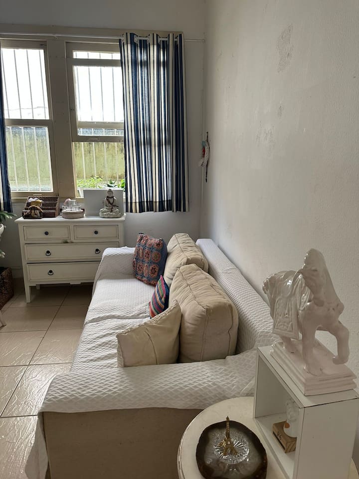 Quarto Espaçoso Em Copacabana - Copacabana