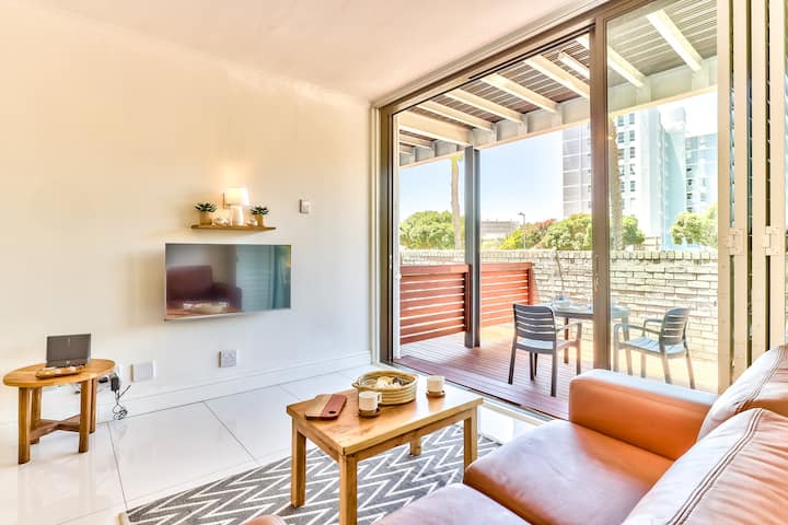 Beachside Apt | Amazing Views | No Loadshedding - Claremont