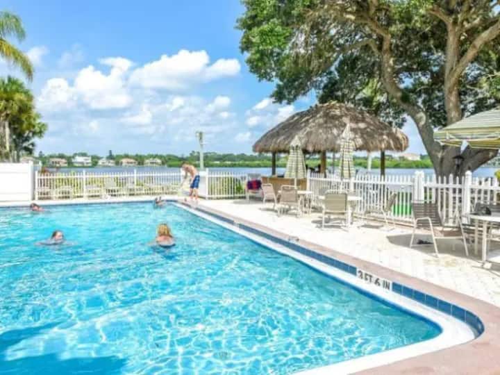 Sleeps 20 On Siesta Key! - Siesta Key, FL
