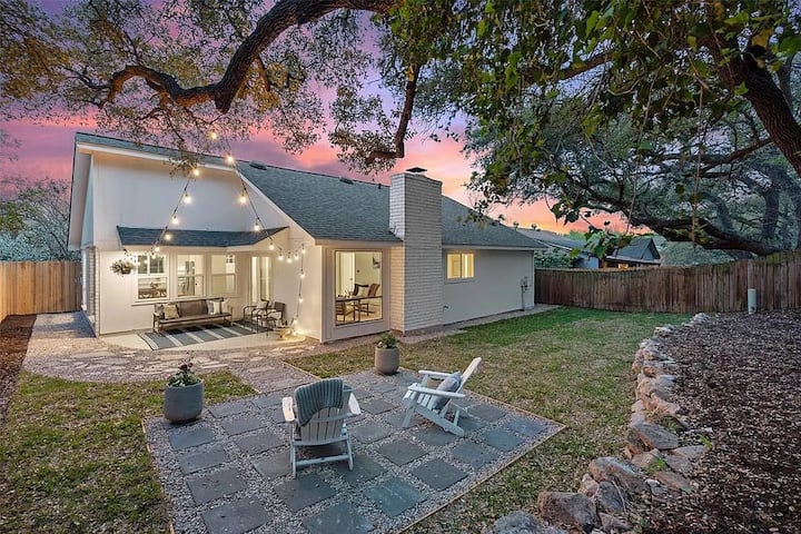 Cozy Bungalow W Firepit; Mins From Dt And S Lamar! - Austin, TX