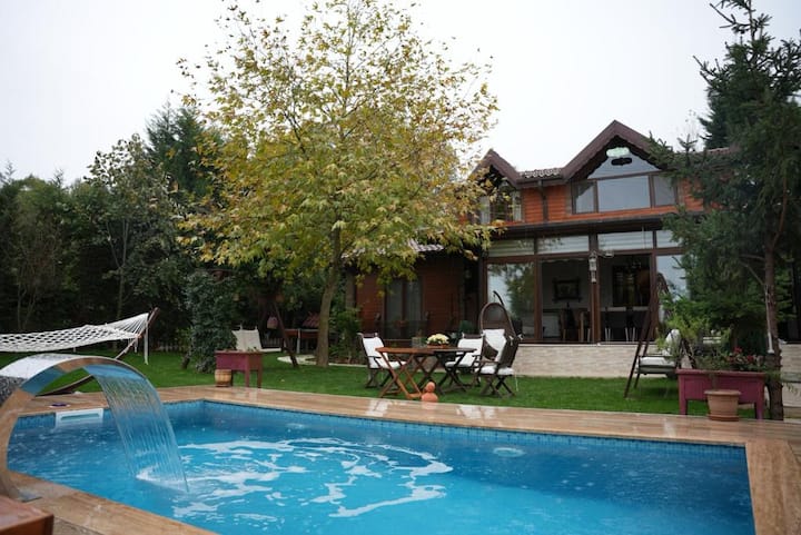 Göle Yakın ıSıtma Havuzlu Villa-the Best Villa - Sapanca