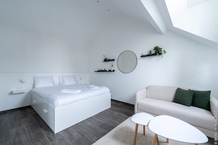 Midi | Simple & Elégant - Au Milieu Du Pentagone - Brussels