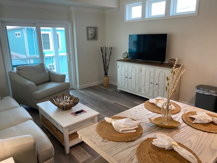 Coastal Getaway! New 2 Bedroom -Jensen Beach - Jensen Beach, FL