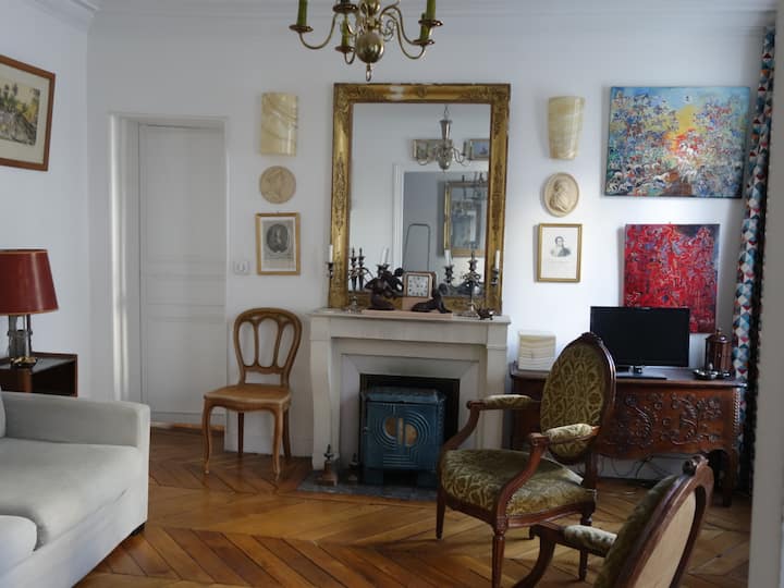 Quaint Parisian Apartment Near Moulin Rouge - Paris 9e Arrondissement