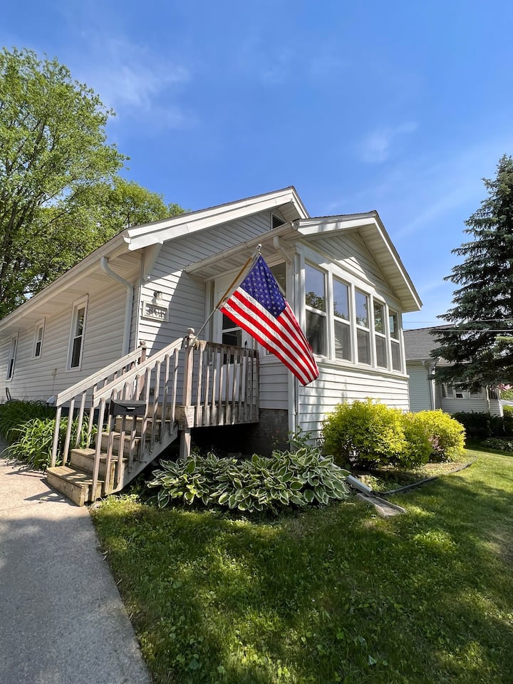 Cozy Home Across From A Zoo! - Baraboo, WI