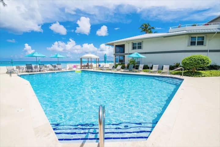 Beautiful 3 Bedroom Ocean Front 7-mile Condo - Cayman Islands