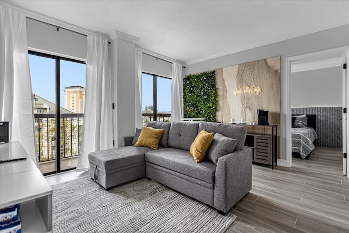 Unique Universal Stylish Condo - Orlando, FL