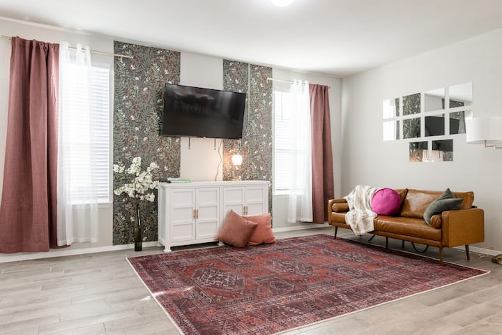 Luxury, Corporate Housing! Perfect For All - Georgetown, TX