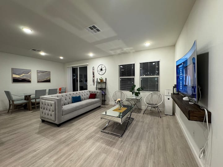 4br3.5bath Nearly New Home Near Ontario Airport - Eastvale, CA