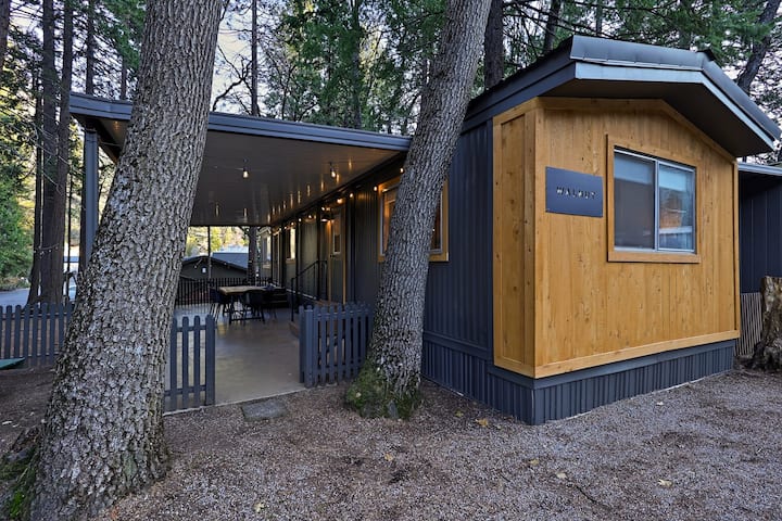 Walnut -Modern Cabin At Cave Springs - Dunsmuir, CA