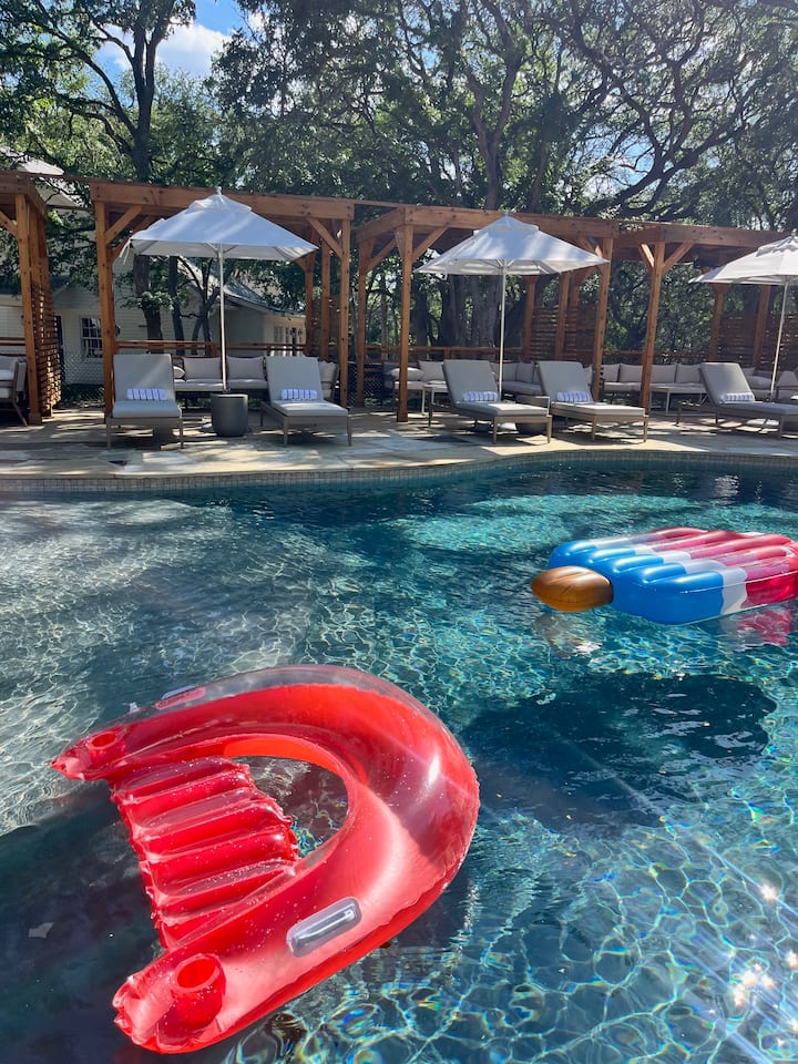 Farmhouse W/ Shared Pool & Custom Bunk Room - New Braunfels, TX