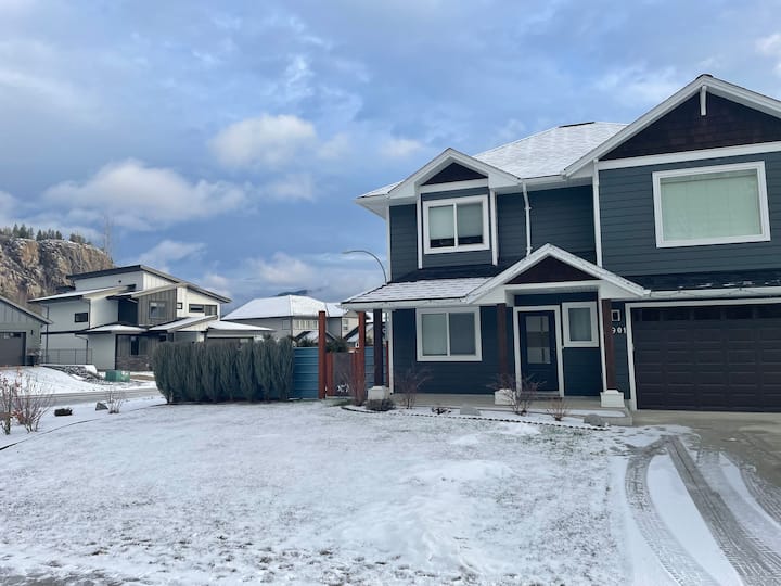 Peaceful & Close To Skiing/lakes - Castlegar