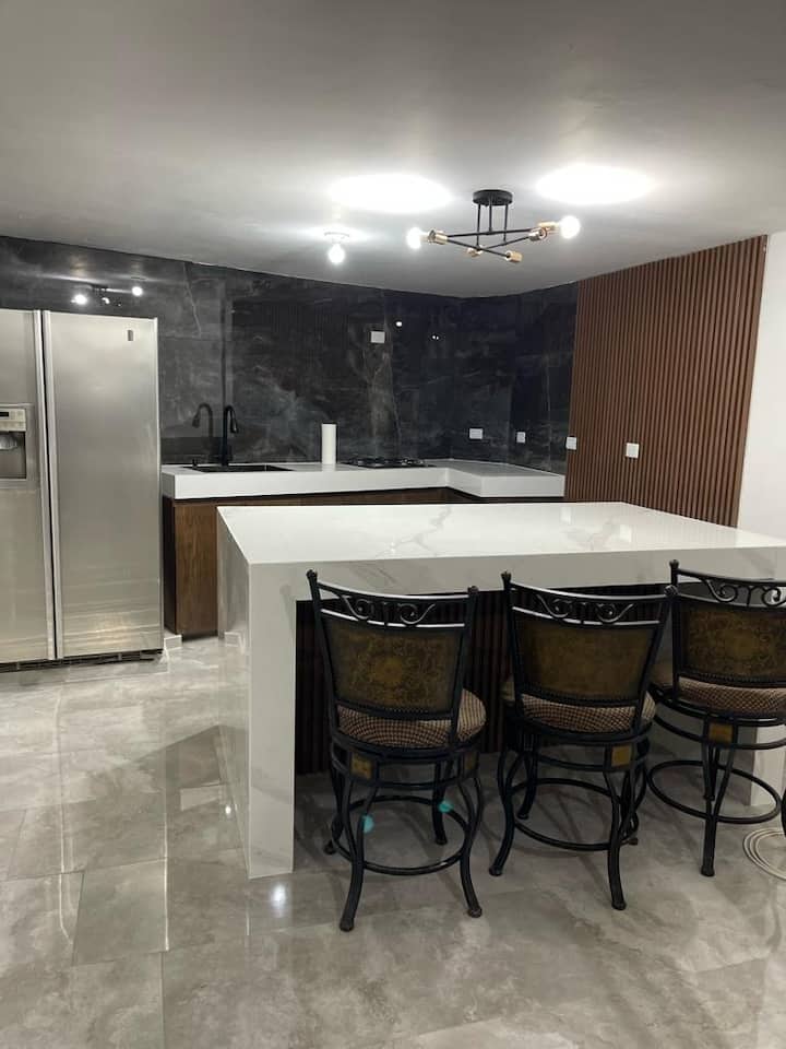 Cómodo Y Amplio Departamento Con Estacionamiento - Monterrey